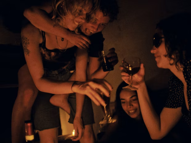 Dead Girls Dancing - 2023 | Düsseldorfer Filmkunstkinos